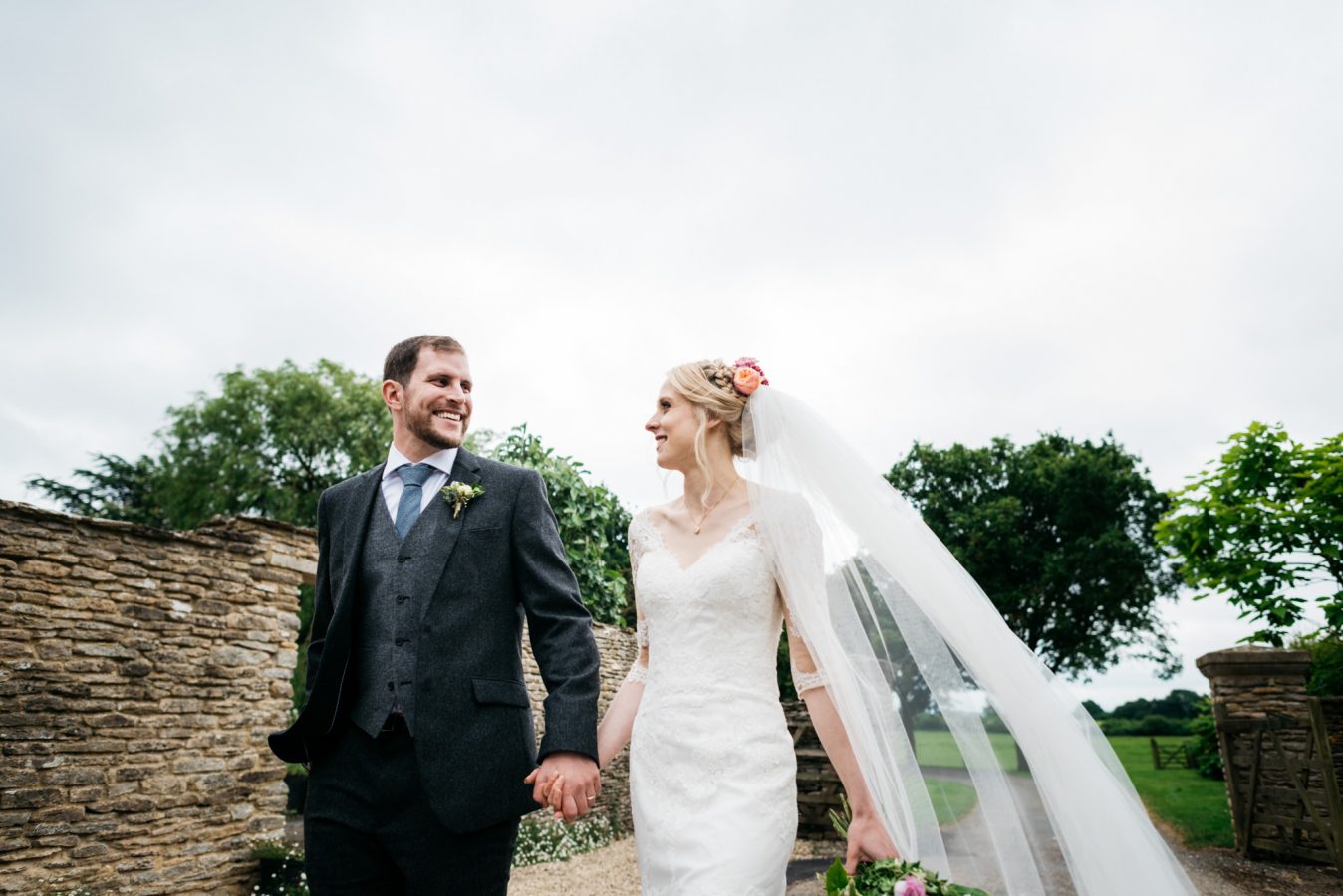 Oxleaze Barn wedding photographer | Lechlade - Tanli Joy Weddings
